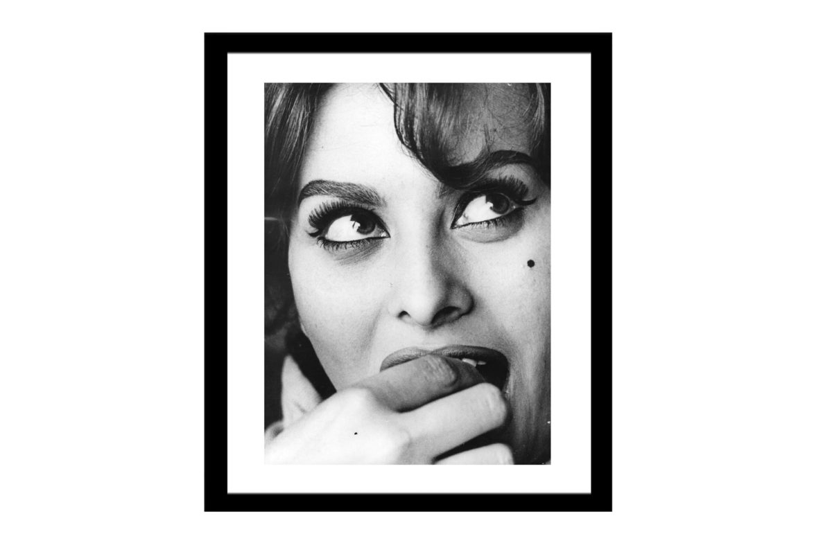 Glass picture w/frame Sophia Loren – Walther Kristiansen Møbelbutikk